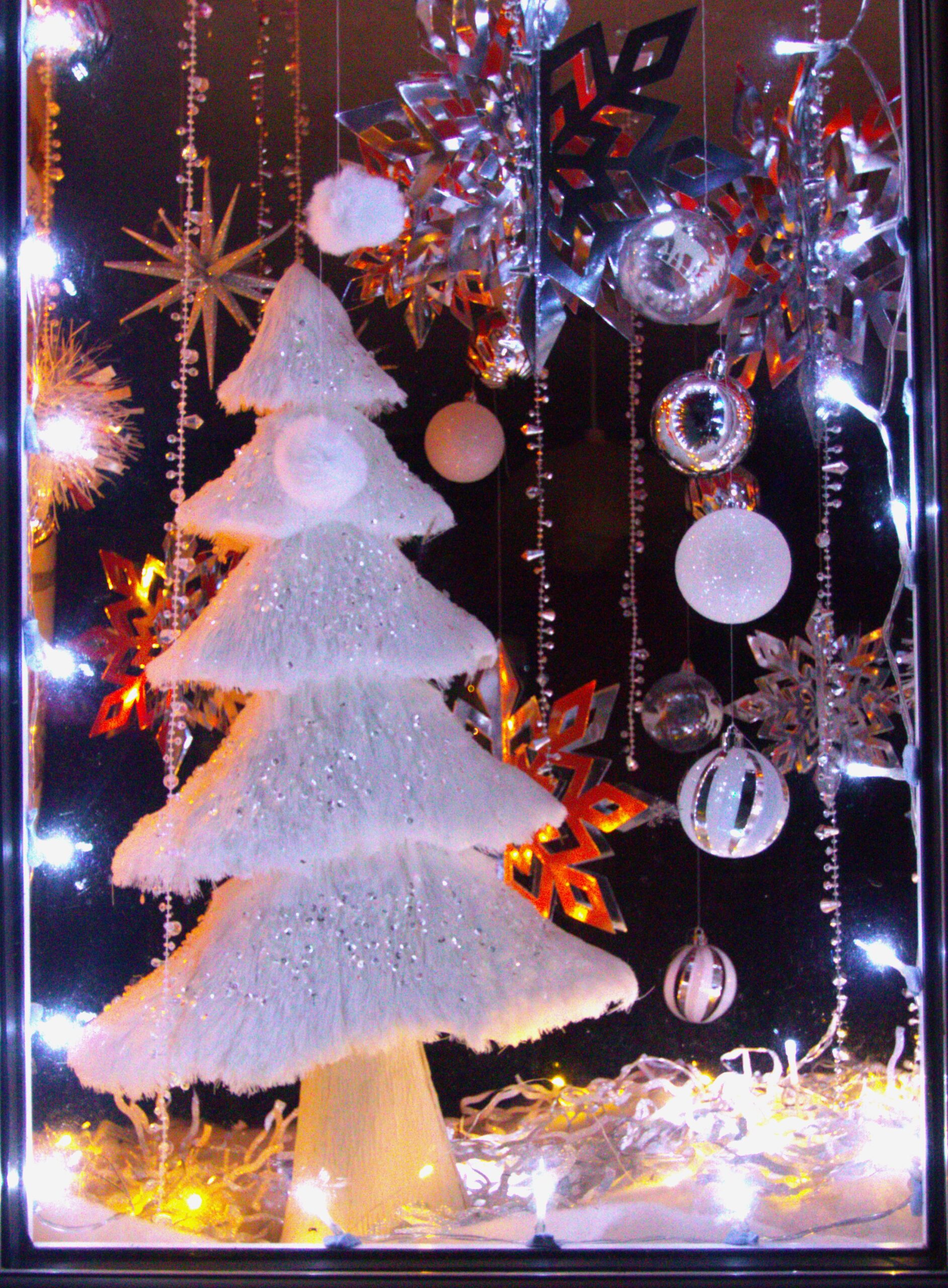 Sulgrave Village Advent Calendar Windows 2023. No 8 on Friday 8th ...